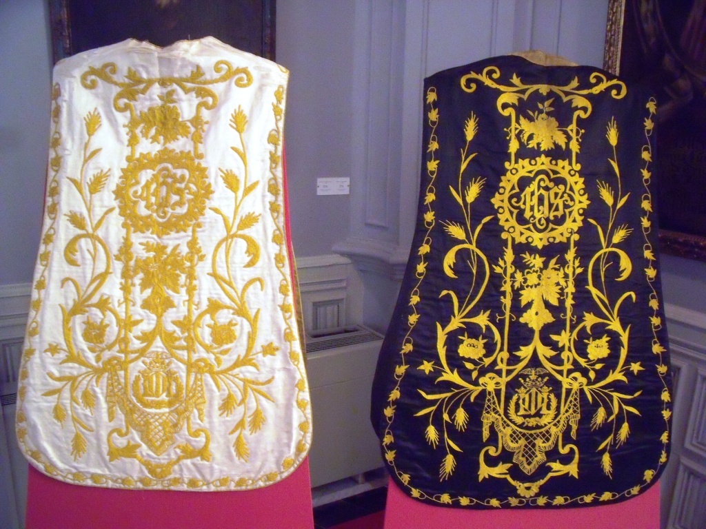 Cómo Disfrutar de tu Jubilación: TEXTILES ORNAMENTALES RELIGIOSOS