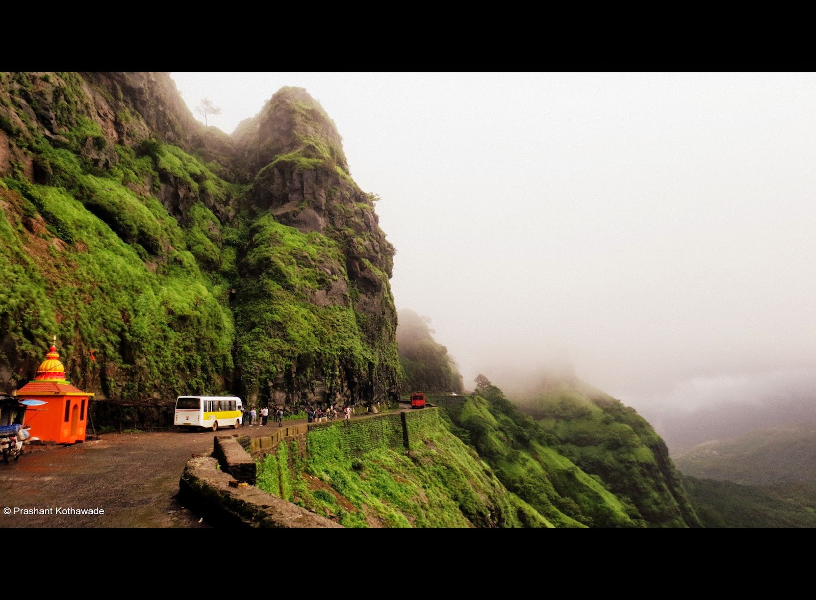 Prashant Kothawade's blogs: Mangalgad/Kangorigad - A hike amidst mist ...