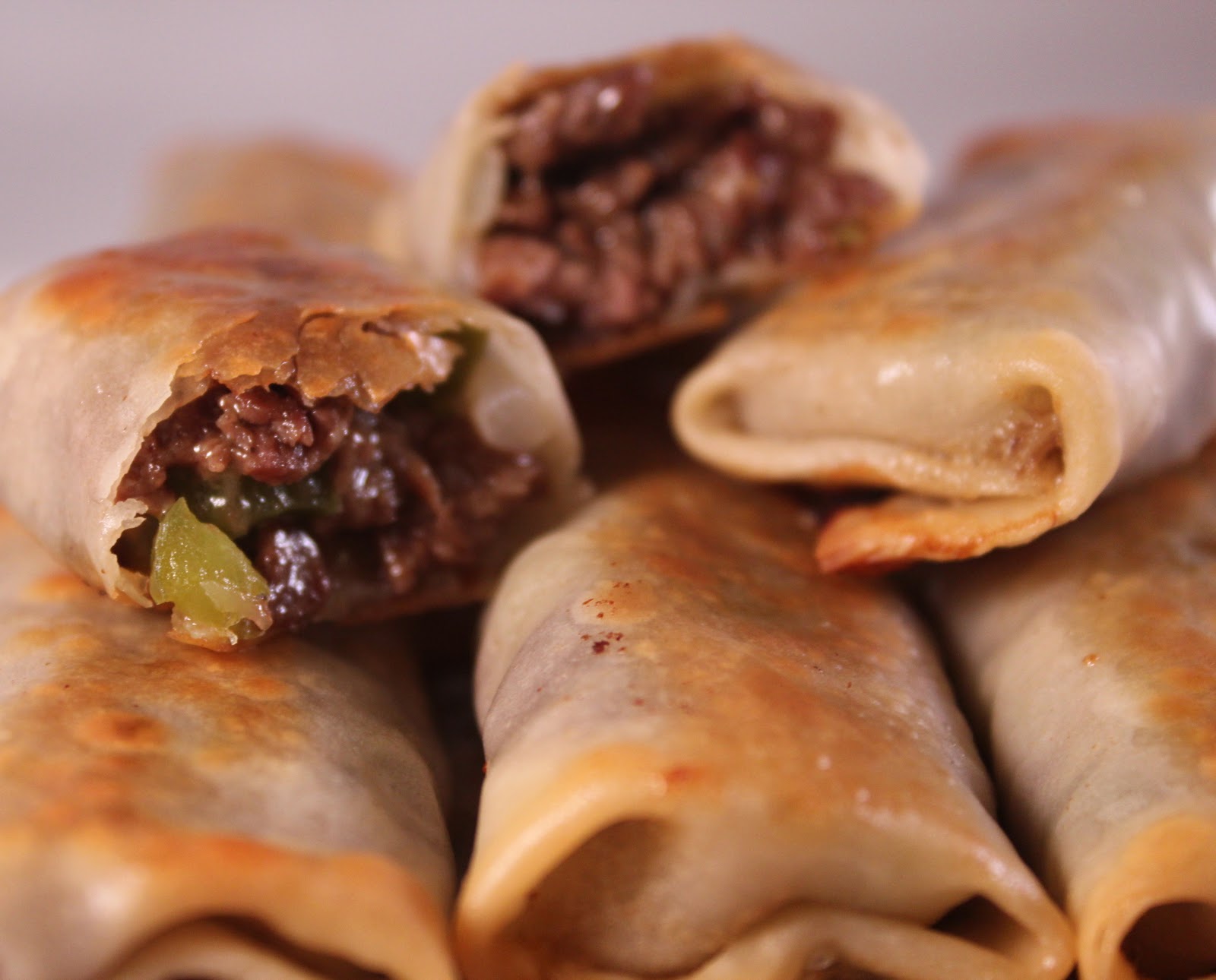 Delicious Dishings: Mini Philly Cheesesteak Egg Rolls