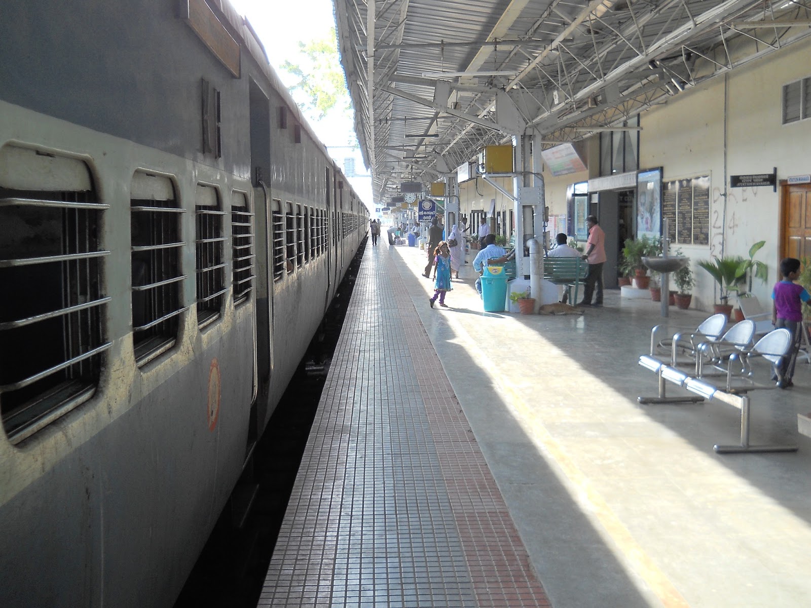 BOBBA CAPS DOXOLOGY: MAR 25, 13 .. PONDICHERRY'S RAILWAY STATION