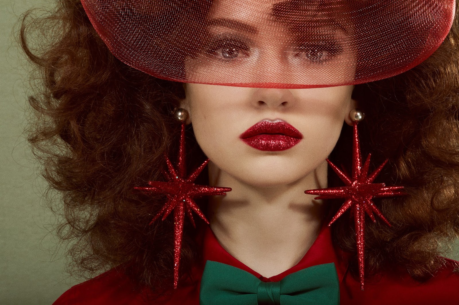 Vintage Christmas Beauty Editorial- Bows, Glitter, Metallic, Holiday ...