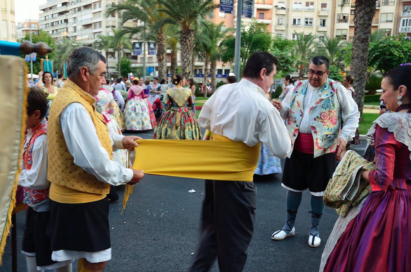 ALICANTE SIEMPRE: HSJ. COMO PONERSE EL FAJIN.