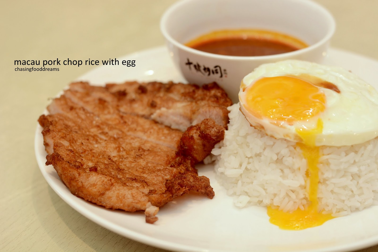 CHASING FOOD DREAMS: Porco Macau Pork Chop Bun @ Lot 10 Hutong