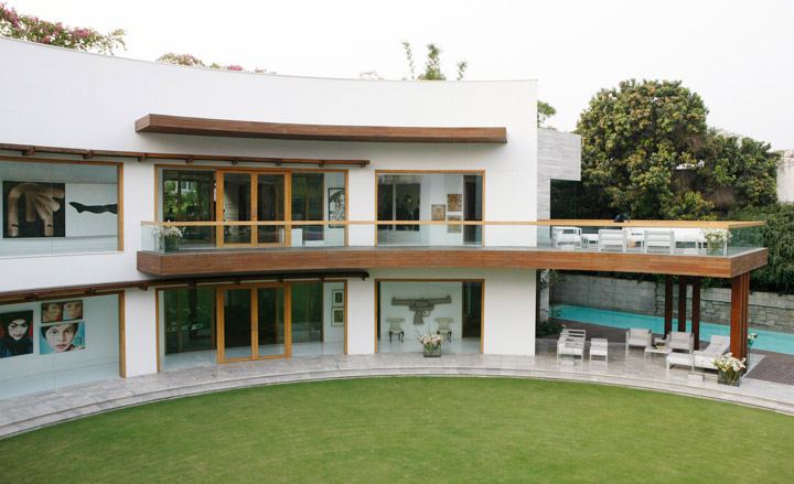 Sound Horn Please: May 2011