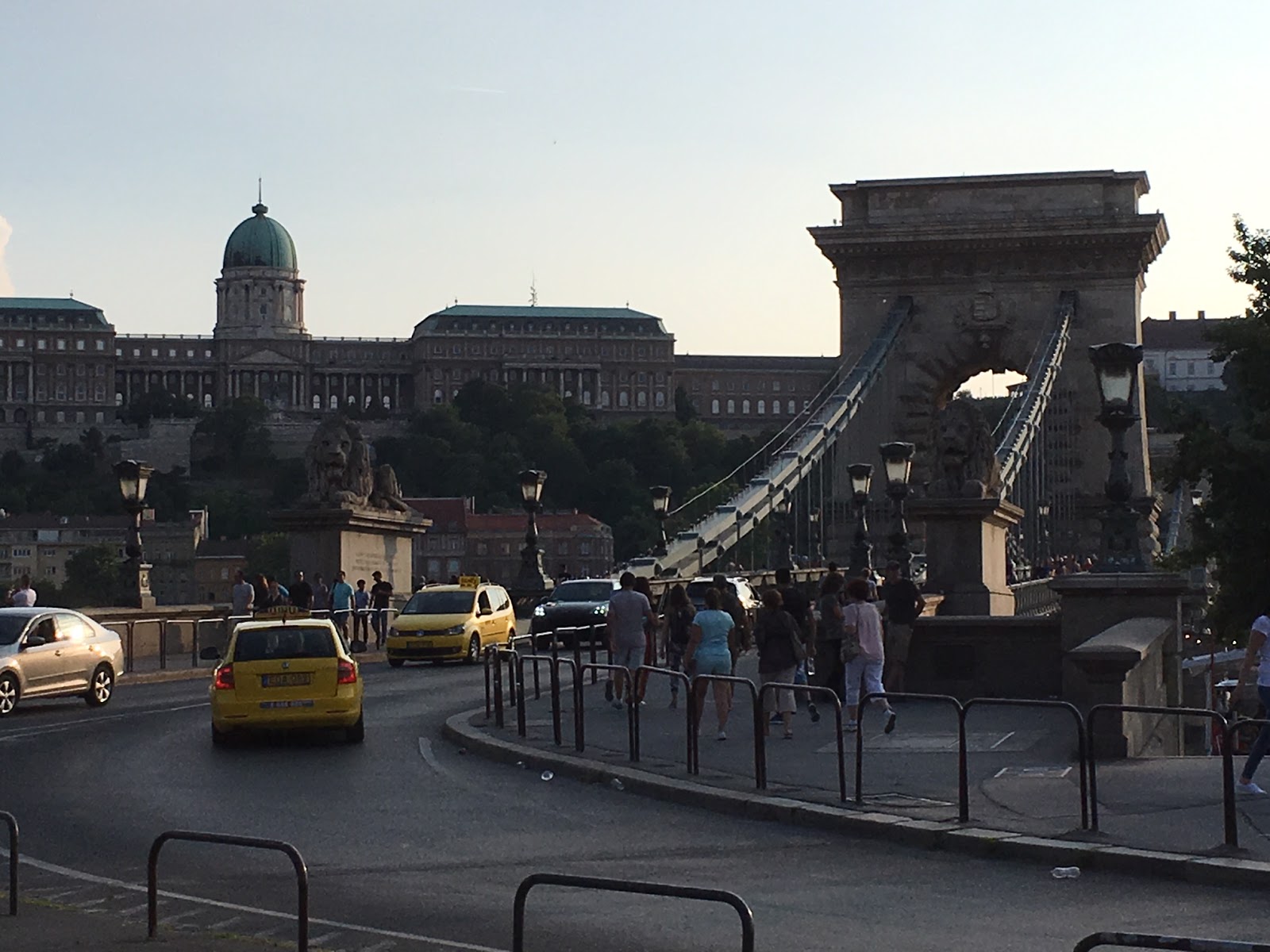 Anotch: Budapests broar