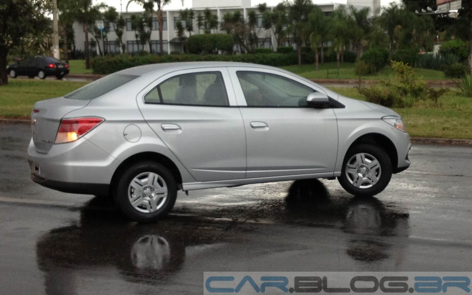 Novo Chevrolet Prisma LT 1.0: fotos, preços, itens de série e ficha ...