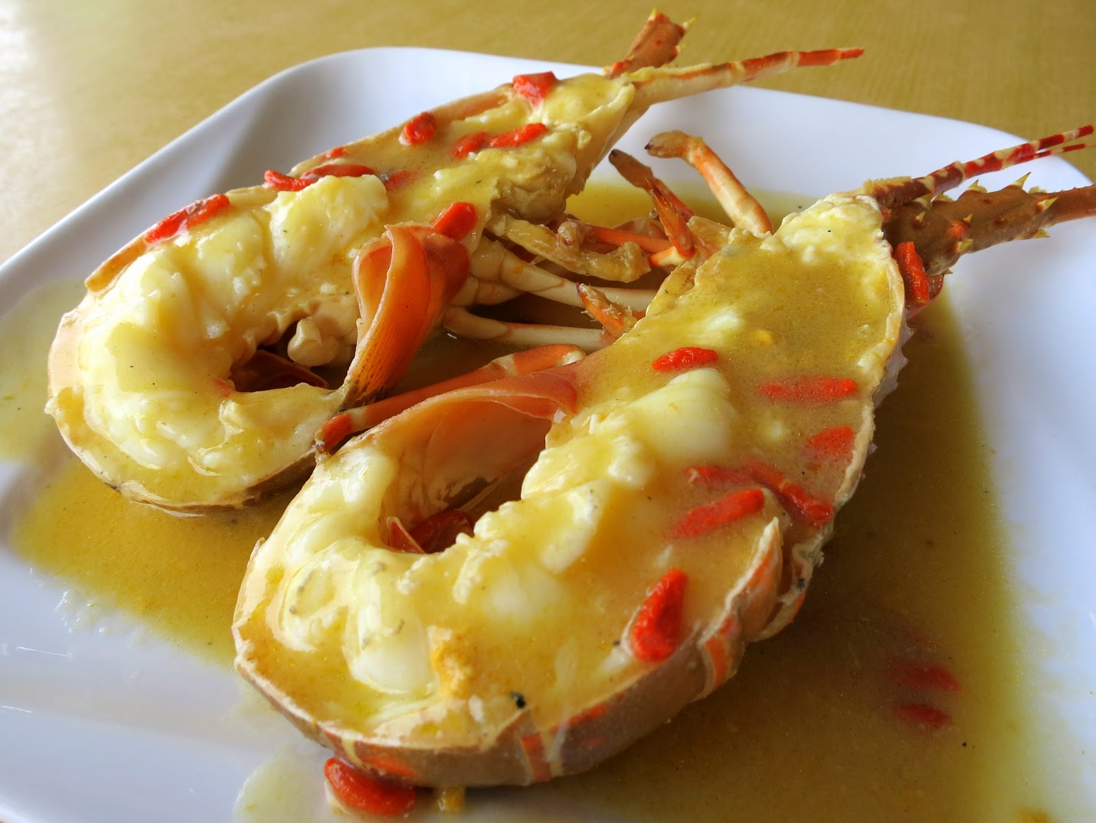 Seafood Section Closed - Lobsters at Straits View Seafood Restaurant ...