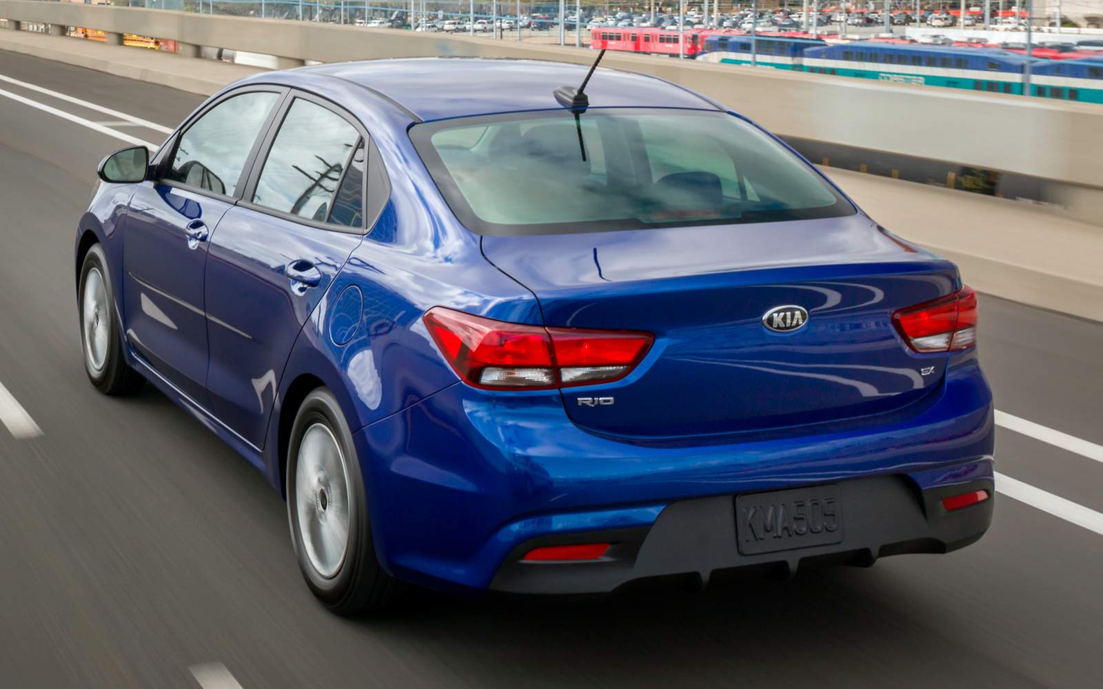 Kia Rio 2018 Hatch e Sedã são apresentados em Nova York