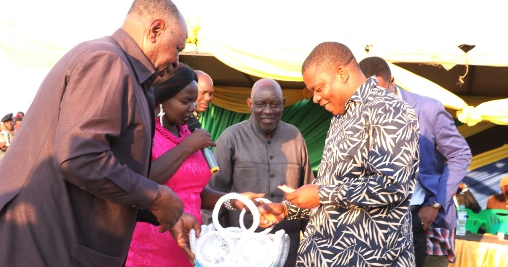 RC MTAKA AONGOZA HARAMBEE UJENZI WA BWENI LA WASICHANA MEATU ZAIDI YA MILIONI 84 ZAPATIKANA ...