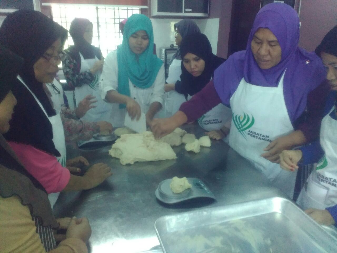 Mengajar Asas Pembuatan Roti