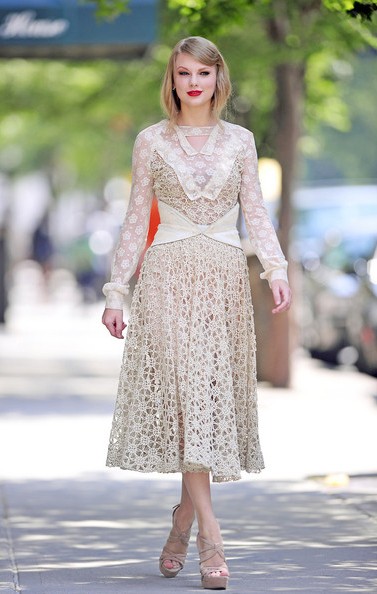 Taylor Swift Amazing Beauty in Rodarte White Lace Dress - Celebrity ...