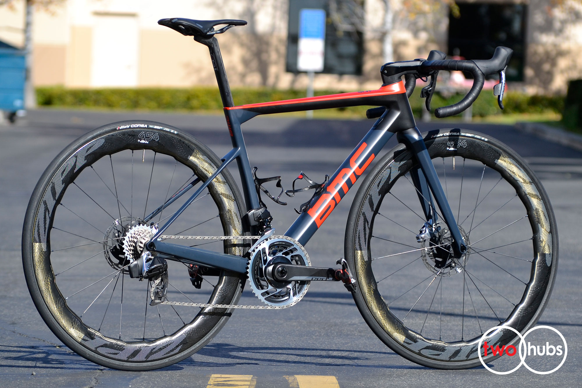 www.twohubs.com: BMC Team Machine SLR01 Disc SRAM Red eTap AXS Zipp 454 ...