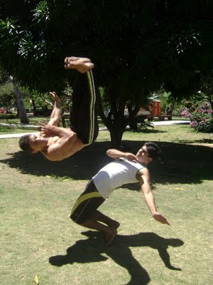 Not to be afraid anymore (the best ways for self-defense): capoeira