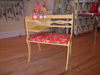 C. Dianne Zweig - Kitsch 'n Stuff: Vintage Telephone Table Or Gossip ...