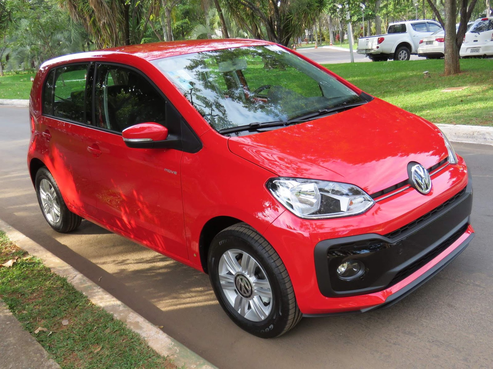 Vídeo: Volkswagen Up! 2018 - versão Move TSI em detalhes | CAR.BLOG.BR