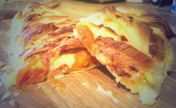 Recipe: Cheese, Onion & Tomato Plait | Sugar Pink Food - Healthy ...