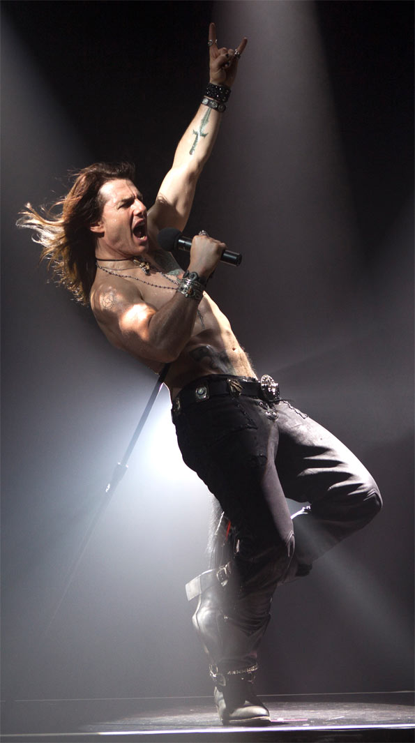 Los Ojos del Espectador: Tom Cruise como Stacee Jaxx en la primera ...