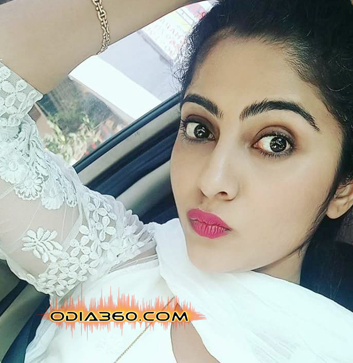 Jhilik Bhattacharjee Hot Pics, Photos, Images, Walls, Real life Pictures