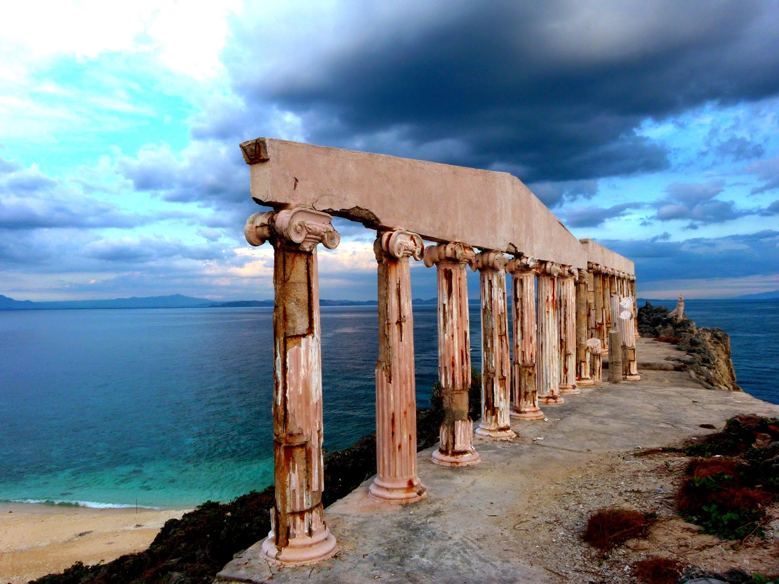 FORTUNE ISLAND - Lakwatserong Tsinelas