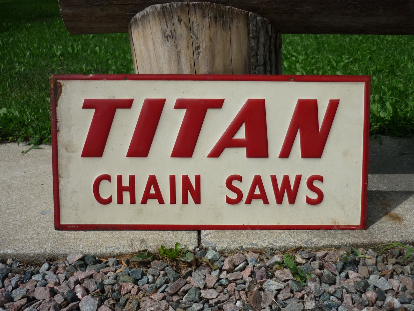 VINTAGE CHAINSAW COLLECTION: CHAINSAW SIGNS COLLECTION. (PICTURES).