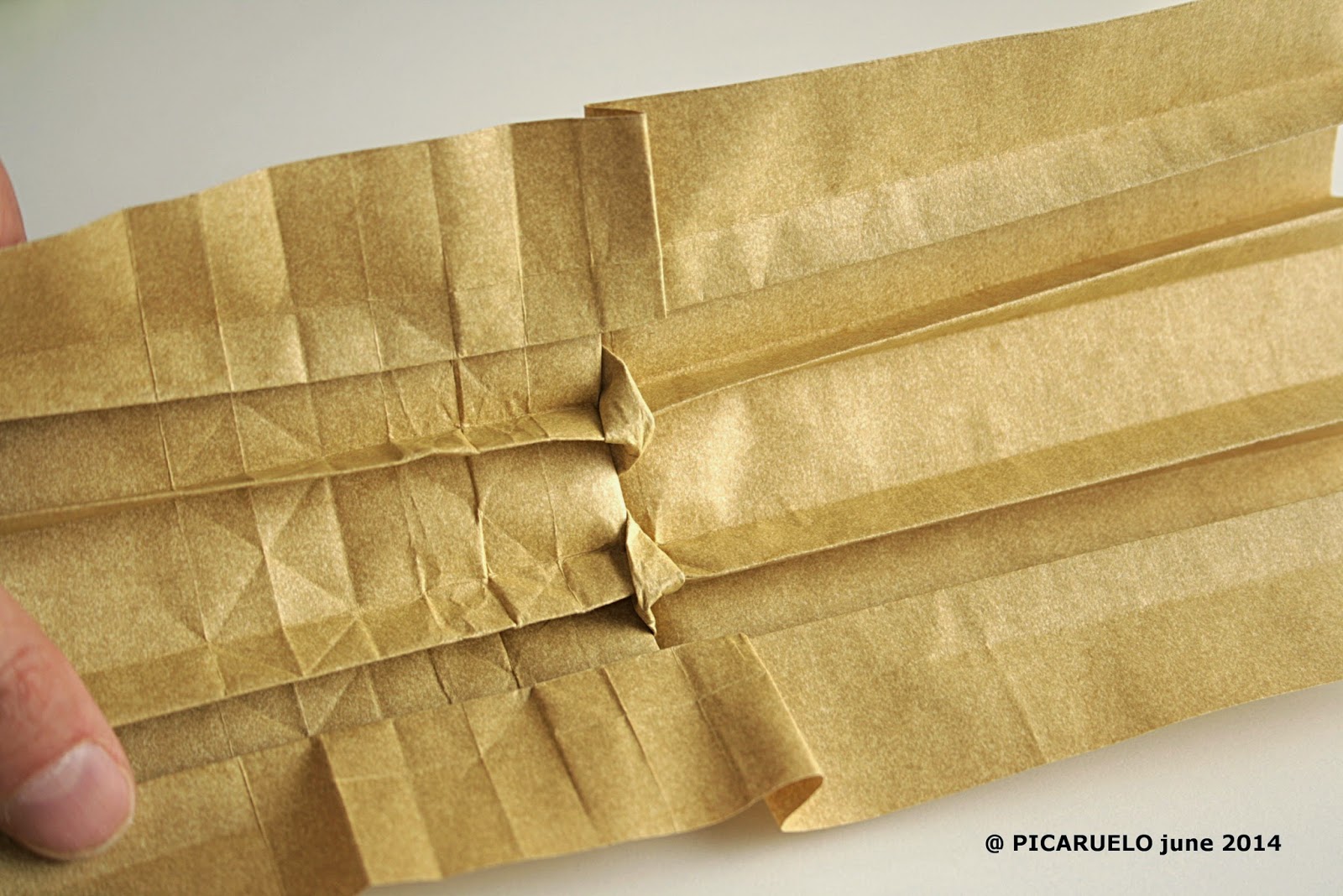 Picaruelo's origami: THE SAXOPHONE