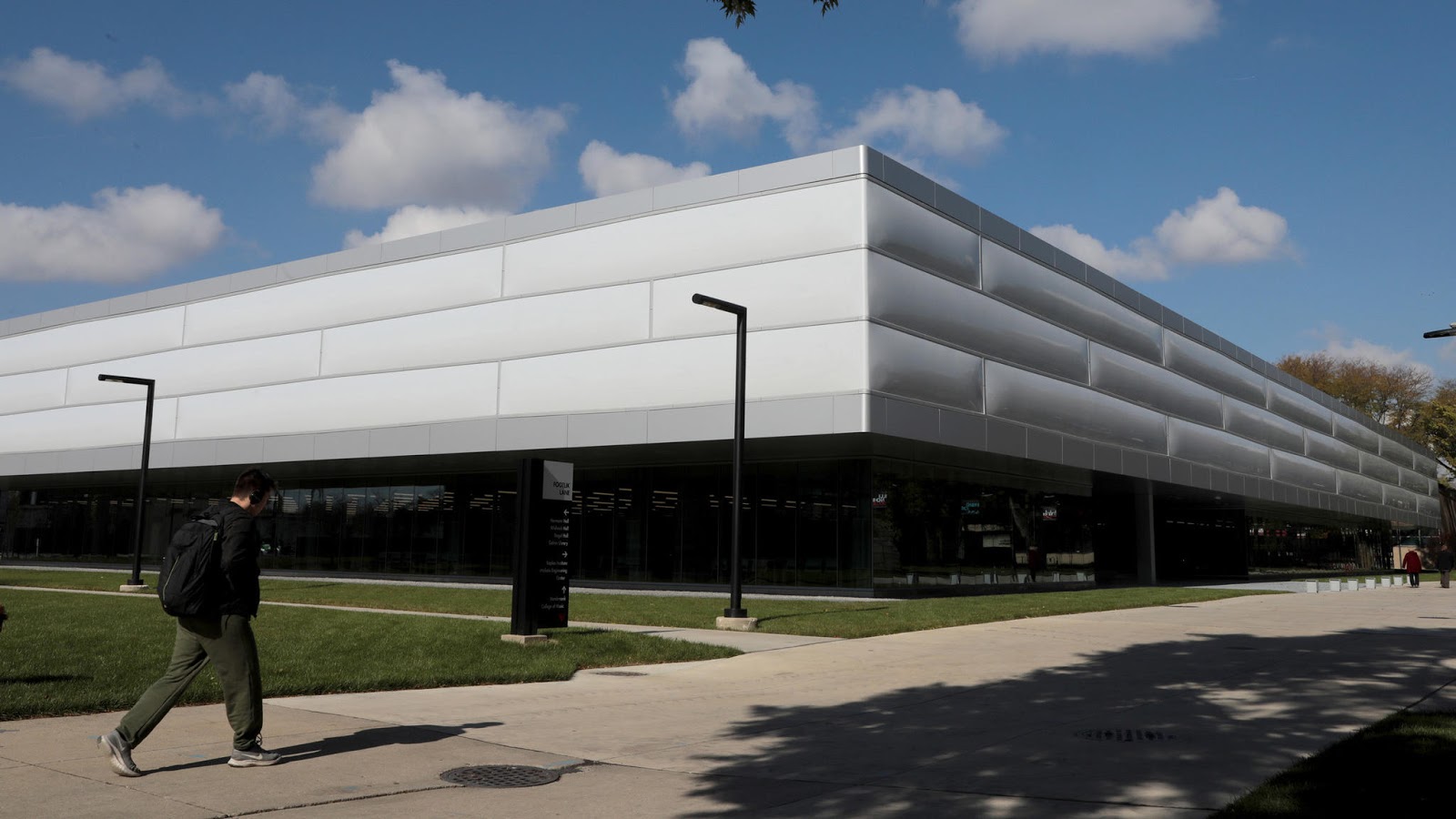 Hindsight : Chicago Tribune Article - Blair Kamin Review of the New ...