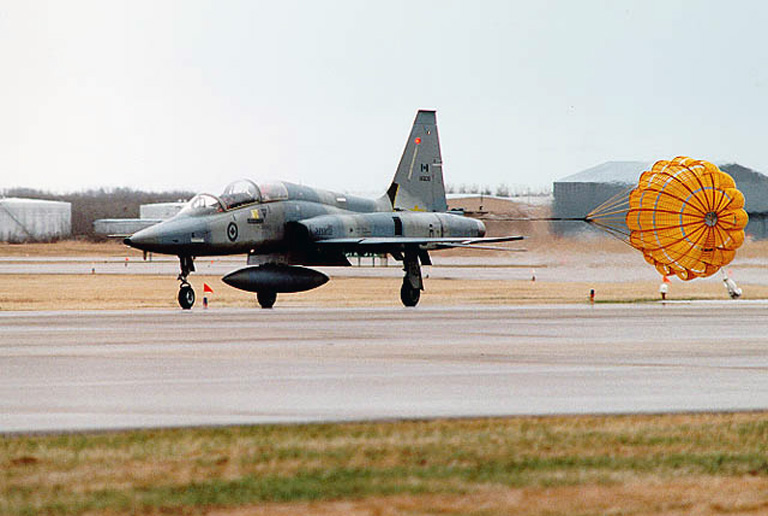 nhungdoicanh: Canadair CF-5/CF-116 Freedom Fighter