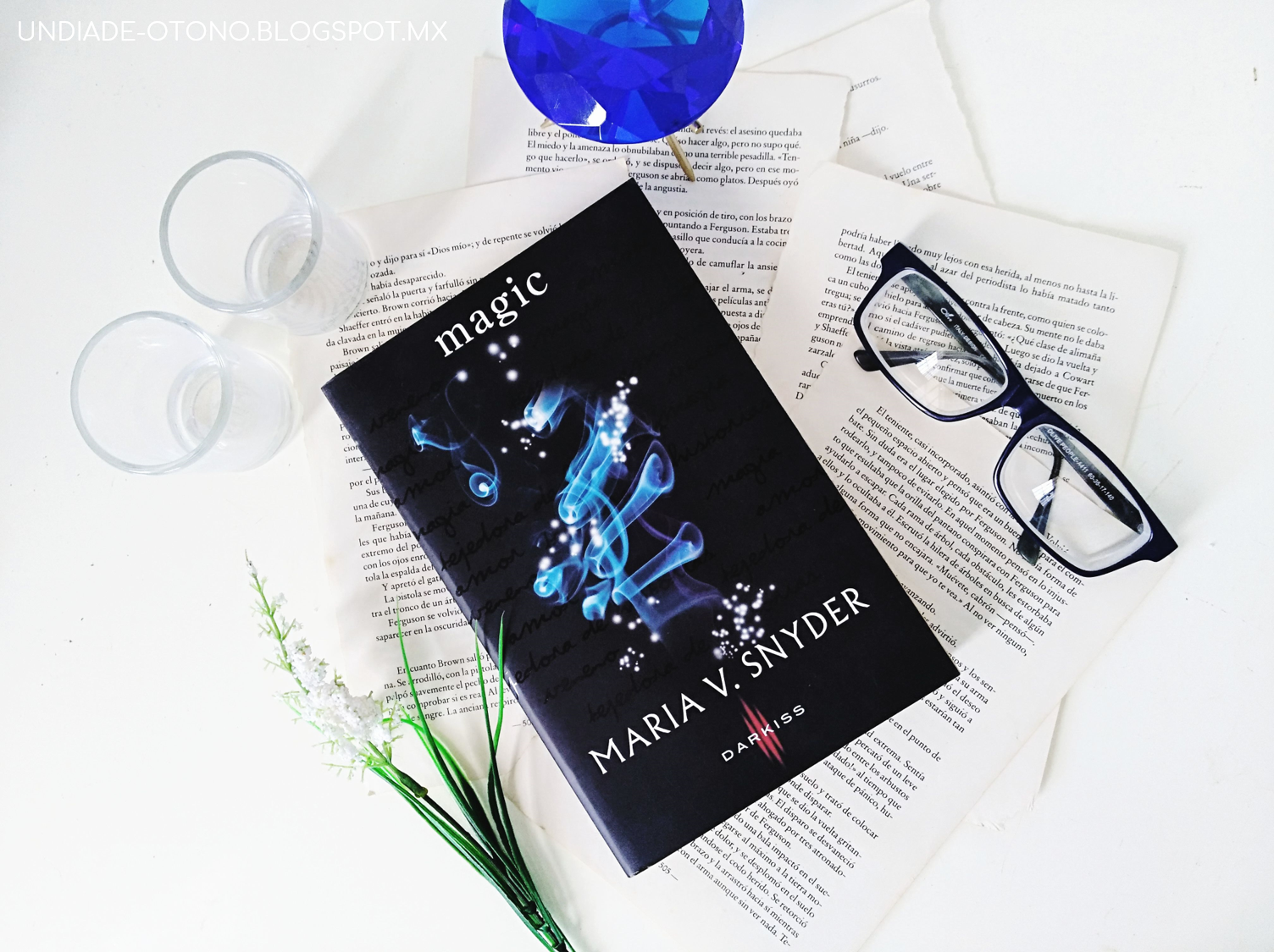 Reseña: Magic (Study #2) de Maria V. Snyder - Un día de otoño