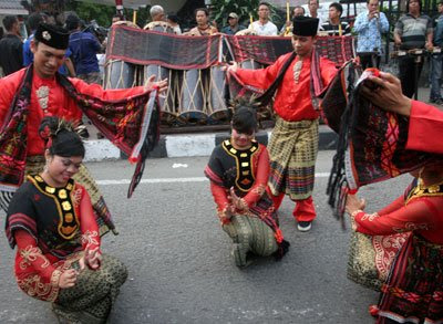Pro Demokrasi dan Anti Korupsi Indonesia: Tarian Tortor Adalah Tarian ...