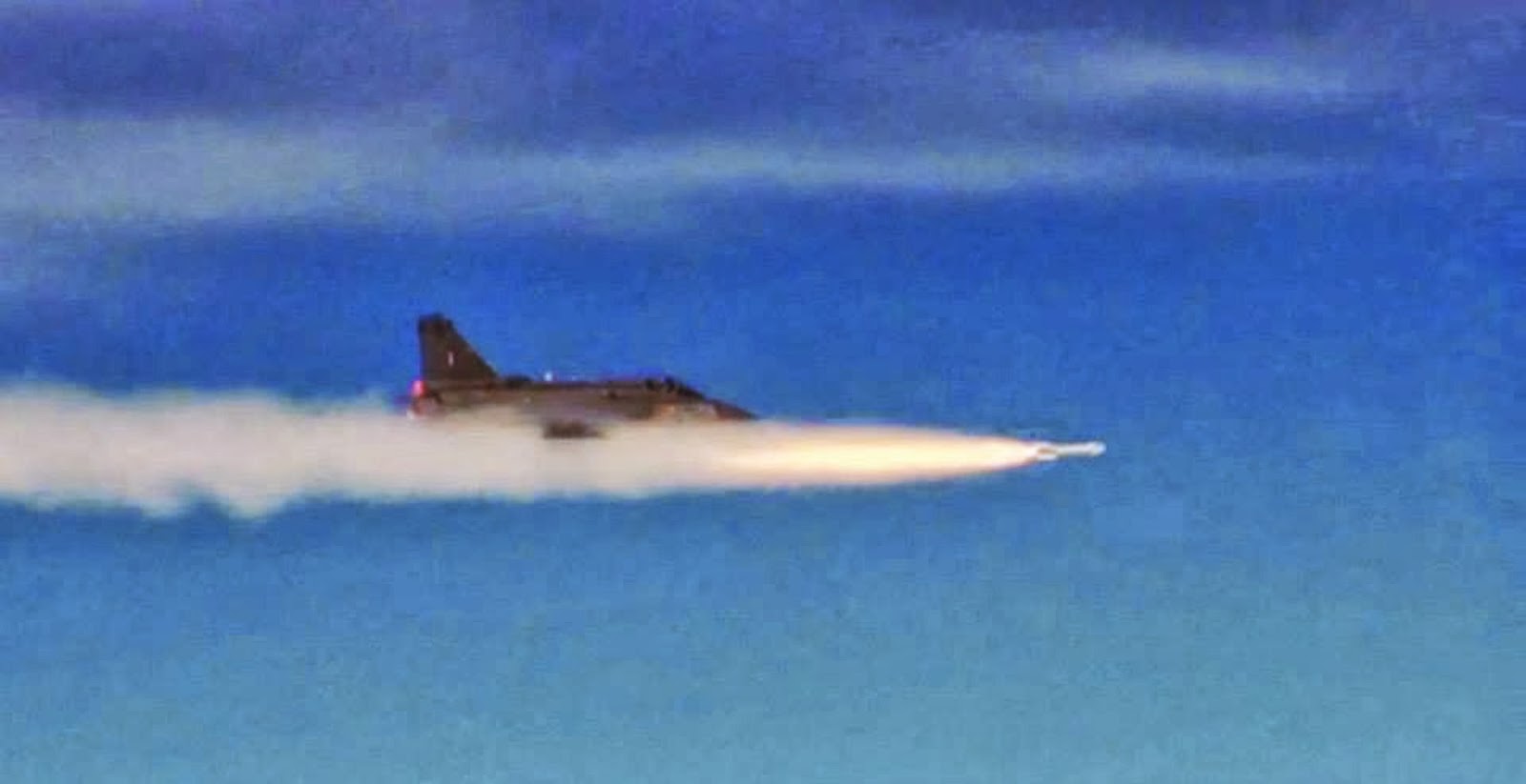 Tarmak007 -- A bold blog on Indian defence: Tejas trials on war footing ...