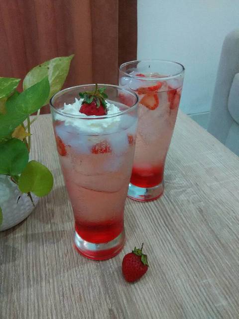 Resep Minuman Strawberry Float