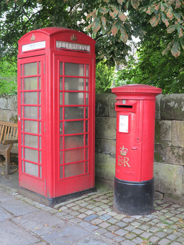 British Pillar Boxes Post Box Icons - Britain All Over Travel Guide