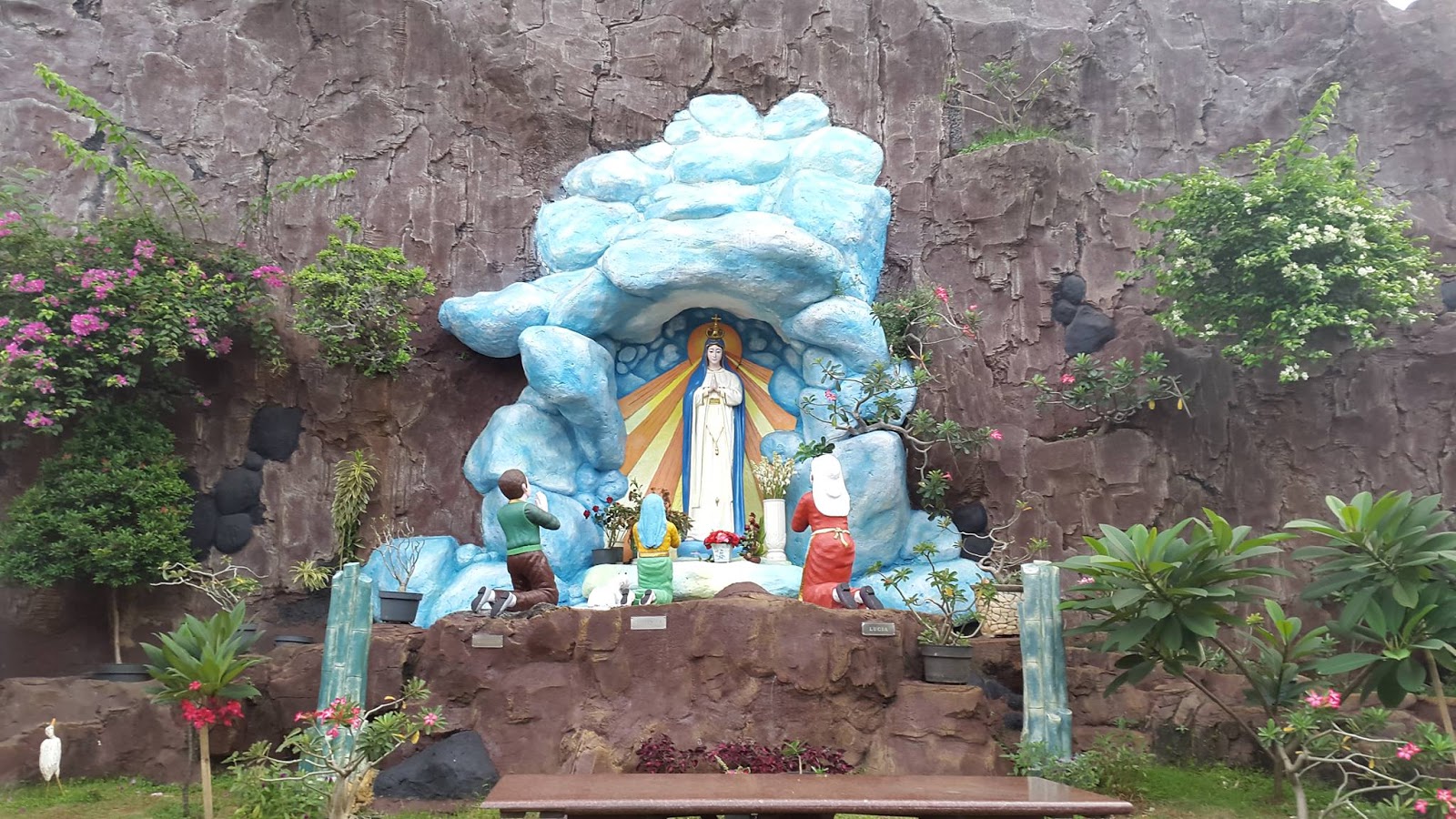 Gua Maria Gereja Katolik St. Maria De Fatima, Toasebio, Jakarta Barat ...