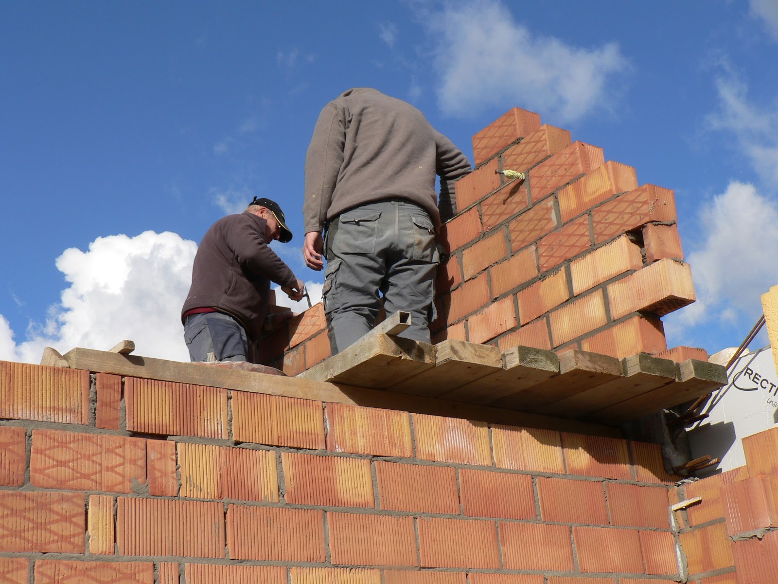 Kabouters gezocht: 27 en 28 oktober Ontkisten trap, metsen topgevel ...