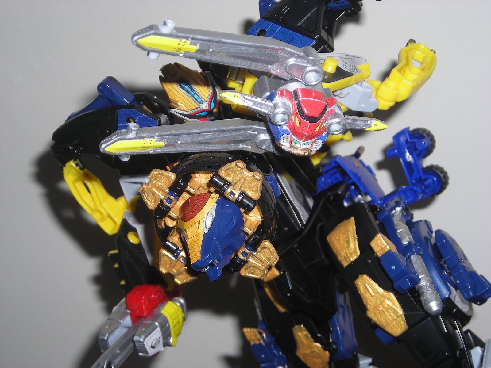 My Shiny Toy Robots: Toybox REVIEW: Tokumei Sentai Go-Busters Minipla ...