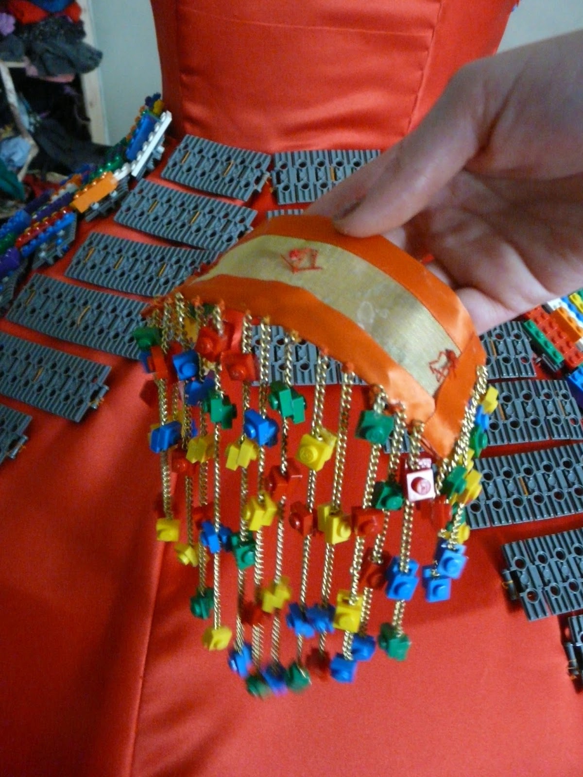 Cycle in Heels : THE LEGO DRESS FOR THE FASHION WEEK