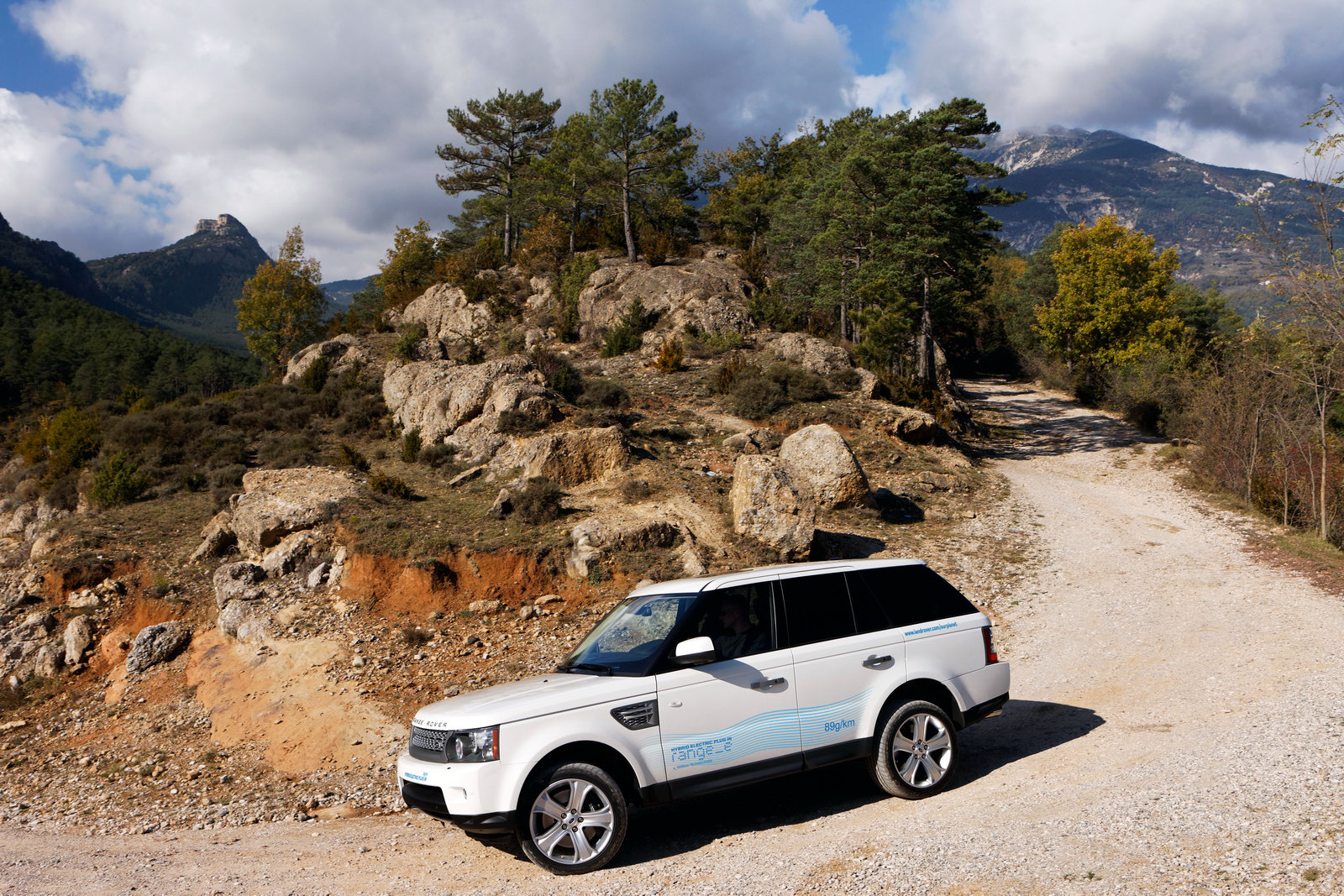 Land Rover to Premiere Range E Diesel-Electric Plug-in Hybrid - Auto ...