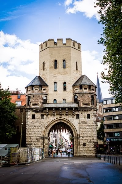 Ploaia de cuvinte: Valea Rinului - siragul de castele