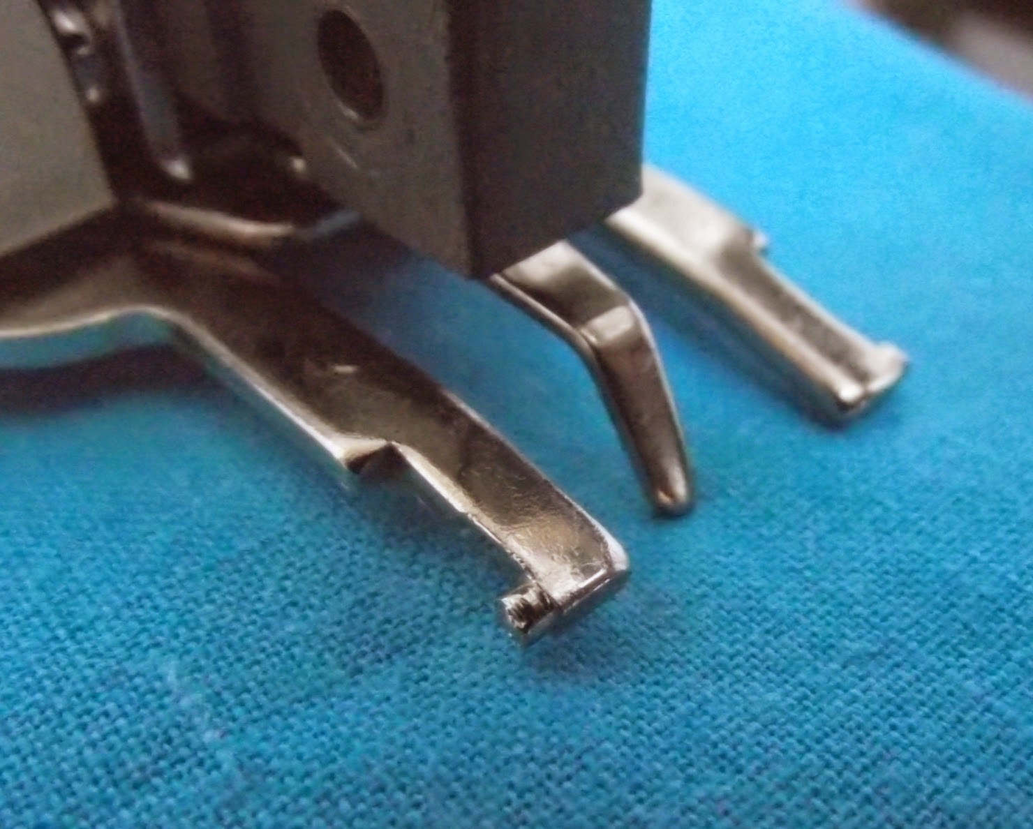 Lizzie Lenard Vintage Sewing: How to Use the Mystery Buttonholer