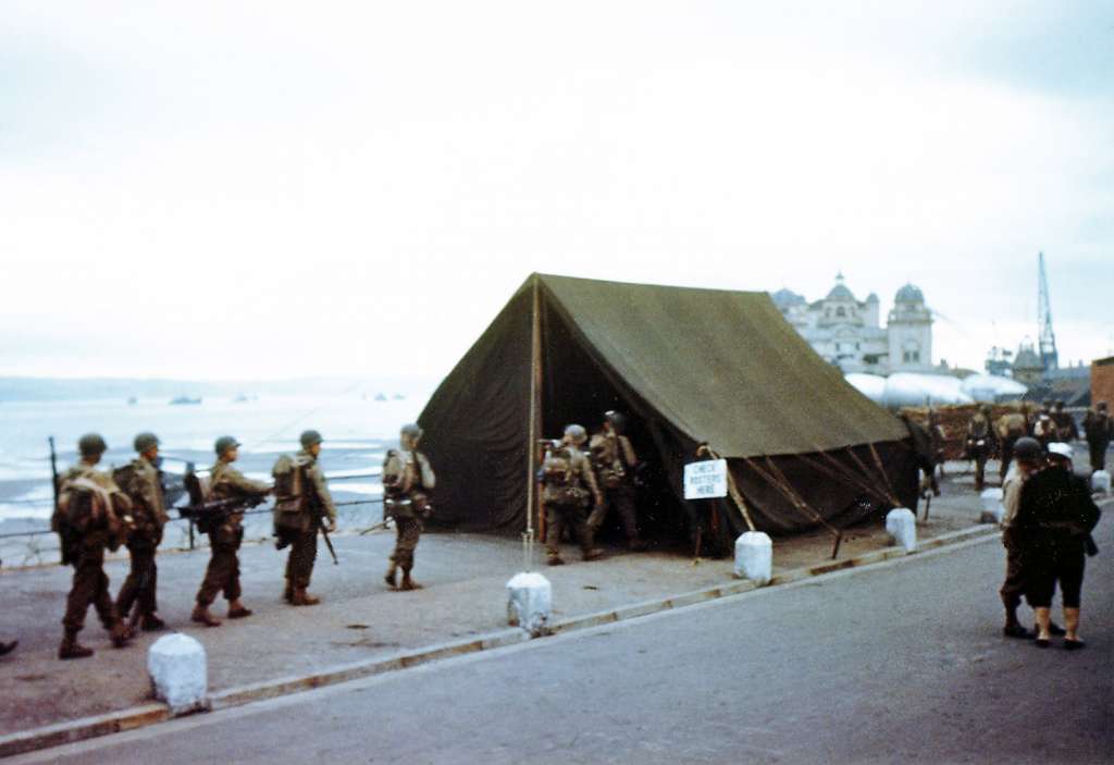 The Invasion of Normandy in colour: Amazing photographs show Allied ...