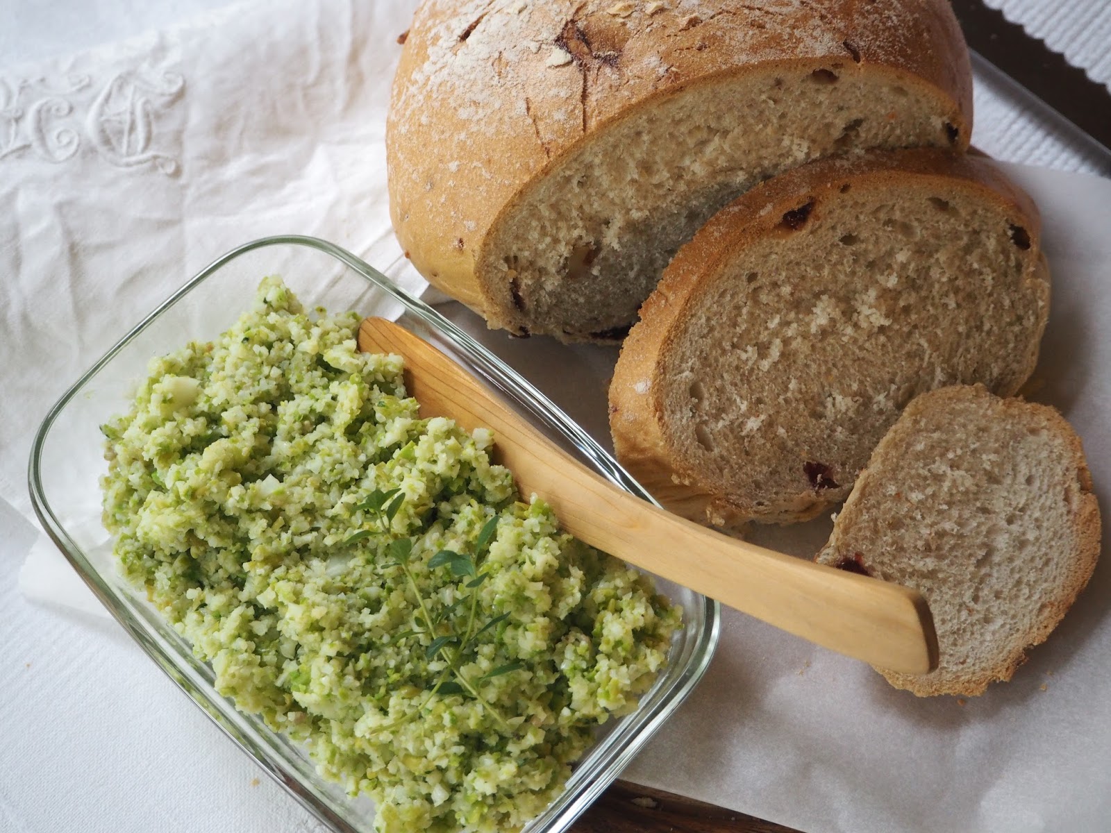 Rouva Kasvis: Kukkakaalista ja herneistä maukas tahna