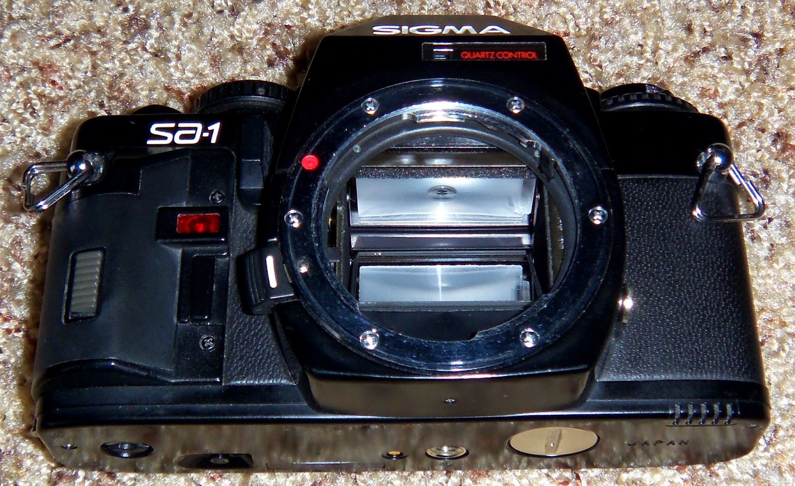 The Chens: The User's Review: Sigma sa-1 35mm SLR Camera with Quartz ...