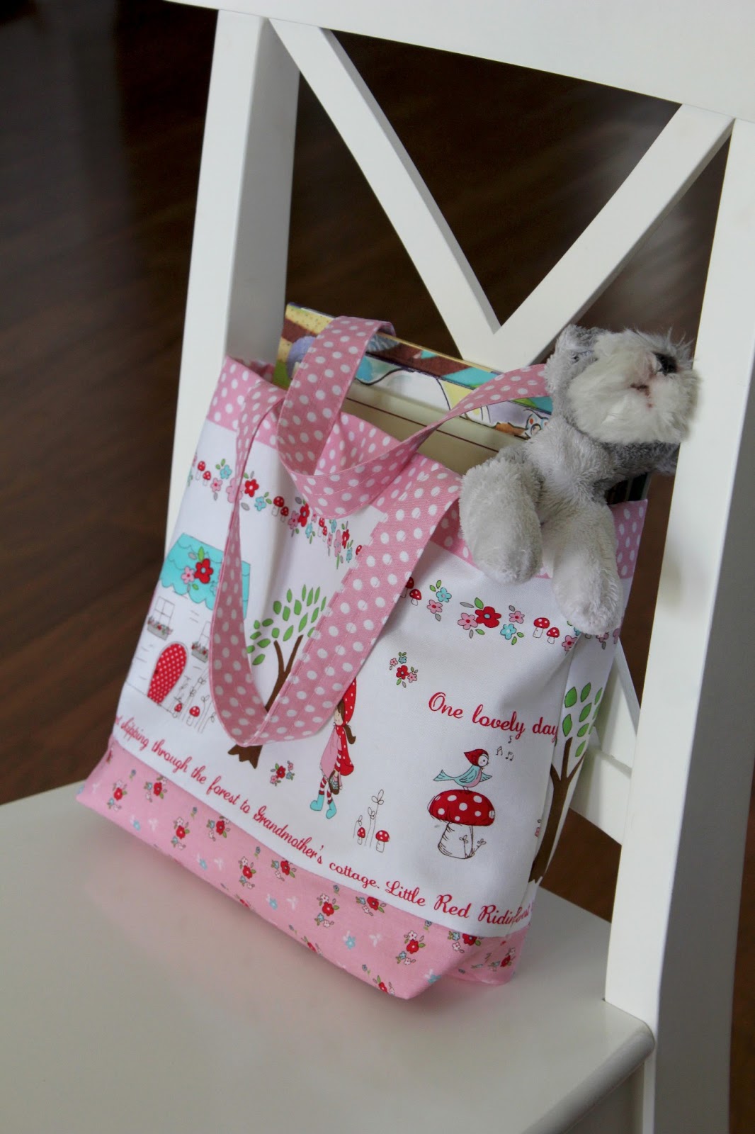 Fabric Mill: Red Riding Tote–tutorial