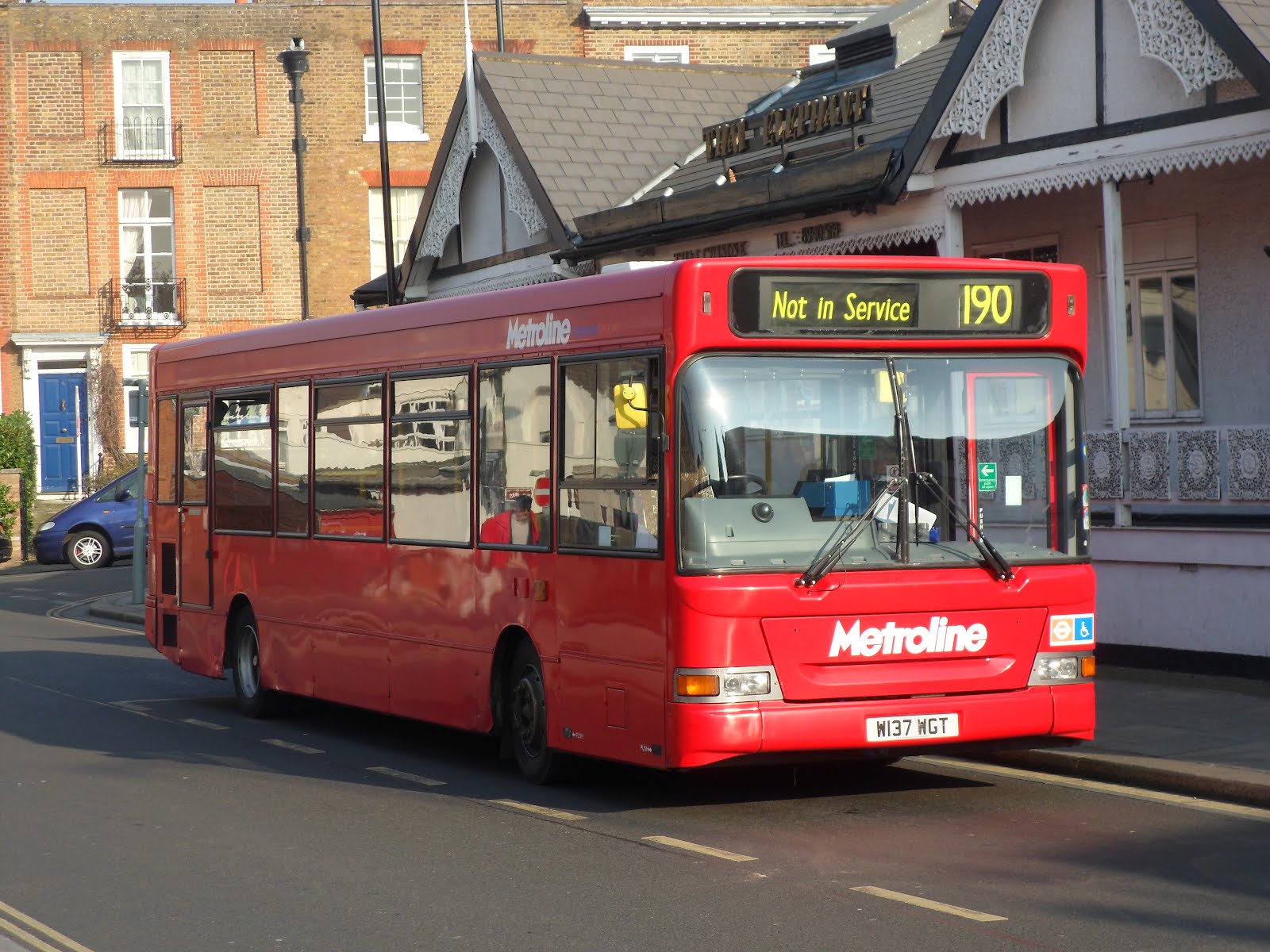 The Circle of London : The wait is over - DP37 on Route 190!