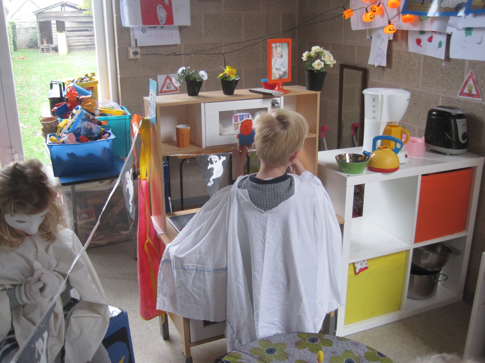 Welkom in de 2de kleuterklas!: Verhaal met prenten: Papa spook is jarig!