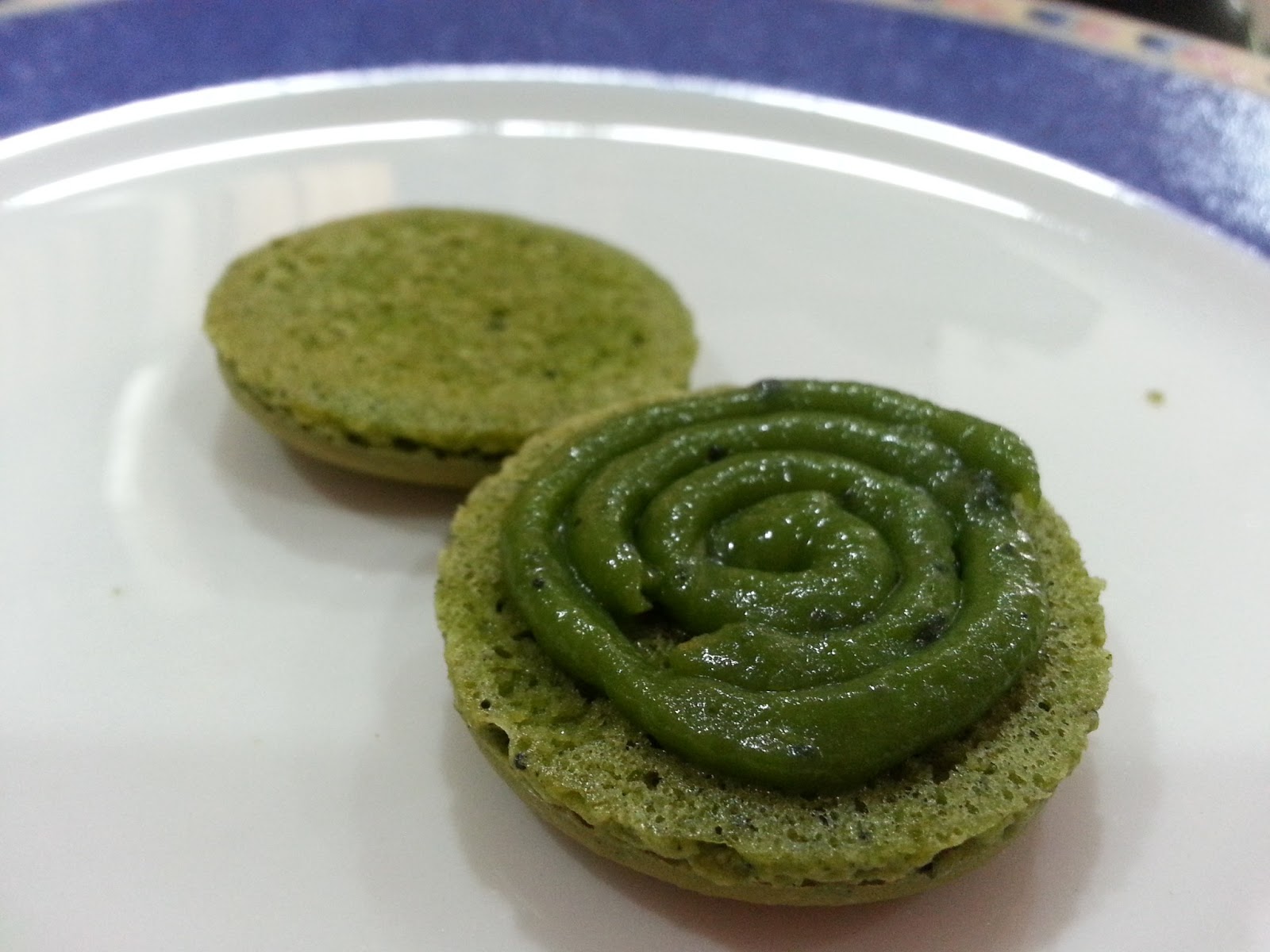 sprinkled with ♥ - E: Rose Macarons & Matcha Green Tea Macarons
