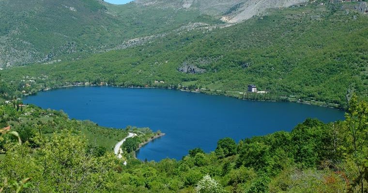 Gli ambienti acquatici: il lago. Definizione, caratteristiche e ...