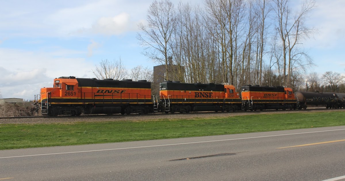 Railfan in Sumas, WA: clouds, BNSF switchers 2651/GP39-3, 2291/GP38-2 and 2901/GP39E, 10am...8 ...