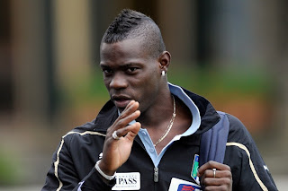 All Football Stars: Mario Balotelli Hairstyles Pictures 2012