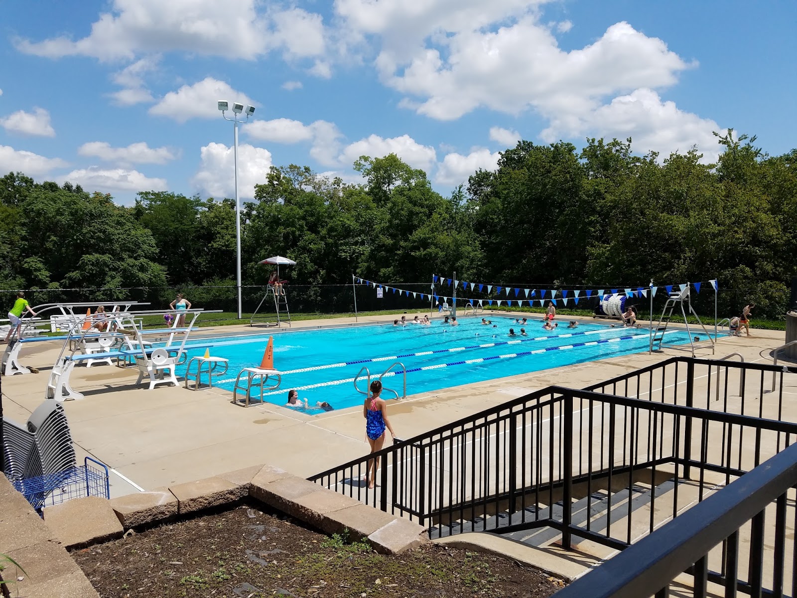 Play St. Louis: RiverChase YMCA of Fenton Outdoor Pool, Fenton